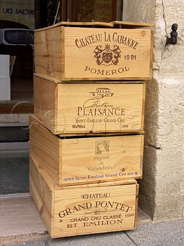 Cephas Picture Library - Asset Details 1186966- Empty wooden wine cases ...