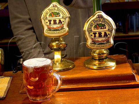 Cephas Picture Library - Asset Details 1201019- Pulling pints of T.E.A ...