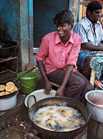 Cephas Picture Library - Asset Details 1207376- Indian man cooking deep ...