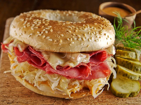 Cephas Picture Library - Asset Details 1211757- Salt beef reuben bagel.