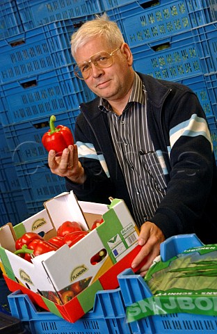 Cephas Picture Library - Asset Details 1217916- Market stall owner with ...