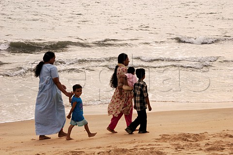Cephas Picture Library - Asset Details 1223361- Indian family walking ...