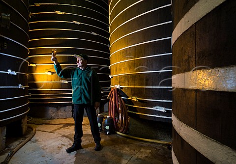 Cephas Picture Library - Asset Details 1225248- Worker checking cider ...